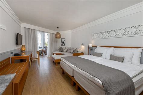 Топ 7 Отели Пхукета с аквапарком и водными горками