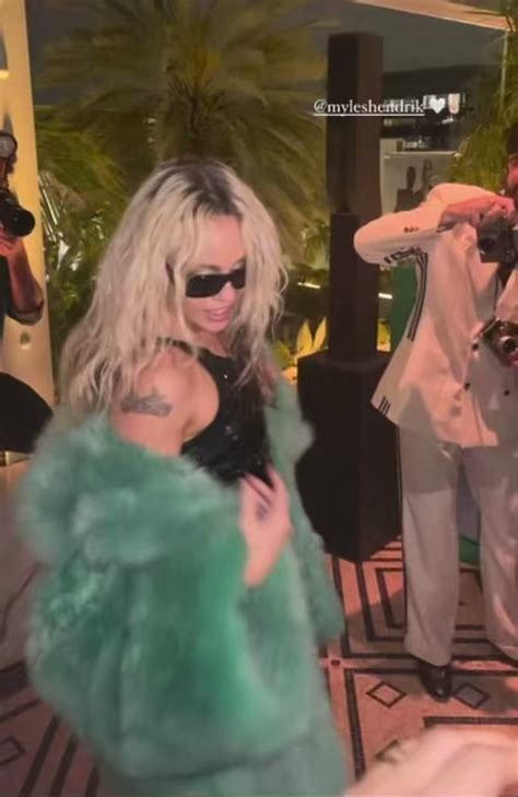 World Music Awards On Twitter Miley Cyrus Dancing To Muddyfeet At