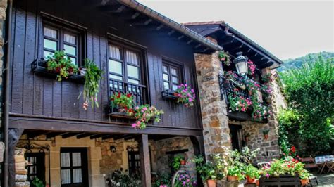Uno de los pueblos más bonitos de España la aldea mágica entre