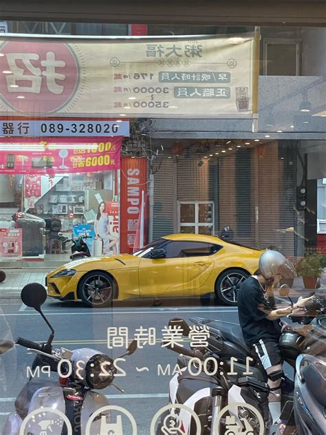 請問有人知道這台車是什麼車嗎 留言告訴我