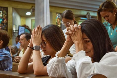 Agradecimiento A Dios 4 Oraciones Que Inspiran El Alma Horarios De Misa