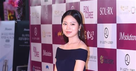 박지수 어깨라인 드러낸 오프숄더 원피스2017 한국 영화를 빛낸 스타상