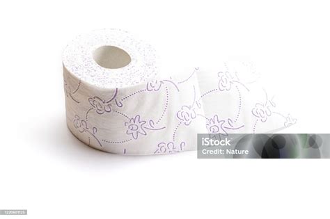 욕실용 티슈 페이퍼 롤 흰색 배경에 고립 된 부드러운 화장지 욕실 위생 개념입니다 가정 생활에 대한 스톡 사진 및 기타 이미지