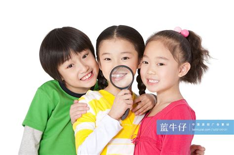 儿童露出牙齿 蓝牛仔影像 中国原创广告影像素材