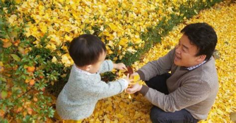 소유진 아이가 다섯 백종원 아들과 즐거운 한때 아빠~ 선물이에요