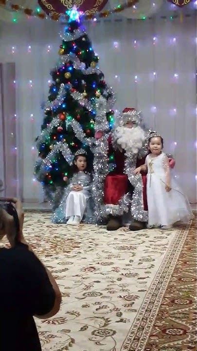 Айка рассказывает стих деду морозу Youtube