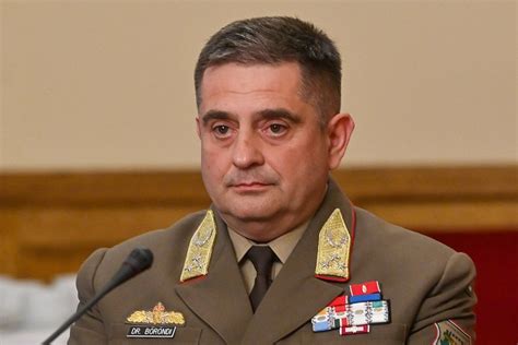 Itt az újabb botrány Feljelentették a magyar vezérkari főnököt