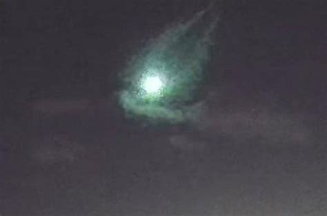 Geger Kilatan Cahaya Di Langit Yogyakarta Saat Malam Minggu Menyala