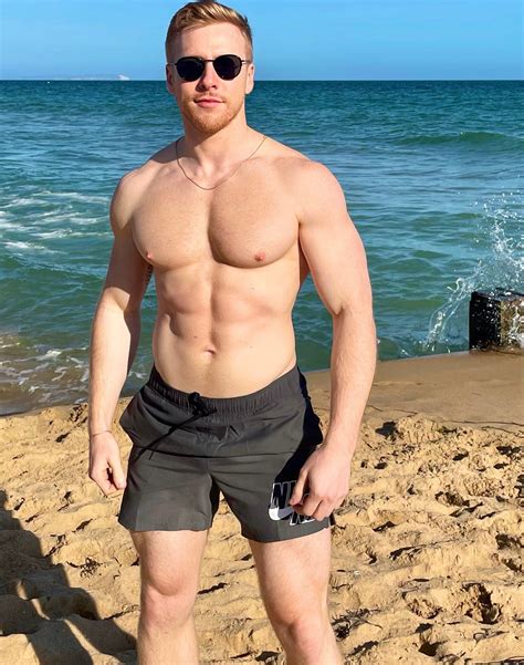 Hot Muscle Ginger Photo 4