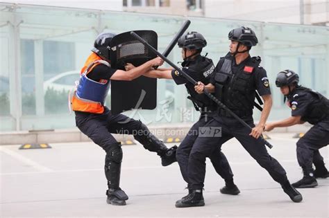 甘肃平凉防暴处突演练 人民图片网