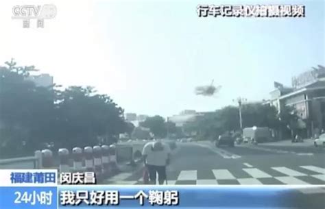 司機停車讓行 老人脫帽鞠躬致謝 事後二人這麼說禮讓行人為你點讚 每日頭條