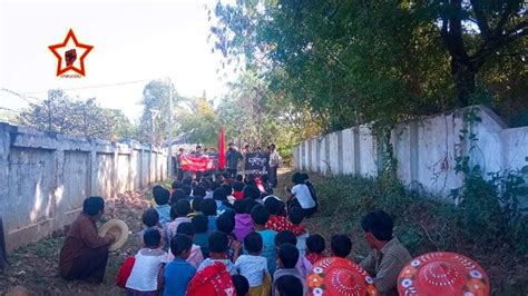 သွေးကြွေးမှာ ဆွေးနွေးစရာမရှိ စာတန်း ကိုင်ဆောက်ကာ ကျေးလက်သူပုန် သပိတ