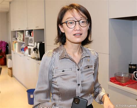 雙頭蛇！吳怡玎父親驚爆拿子女當人頭 涉操控權證炒康友300→500 Ettoday社會新聞 Ettoday新聞雲