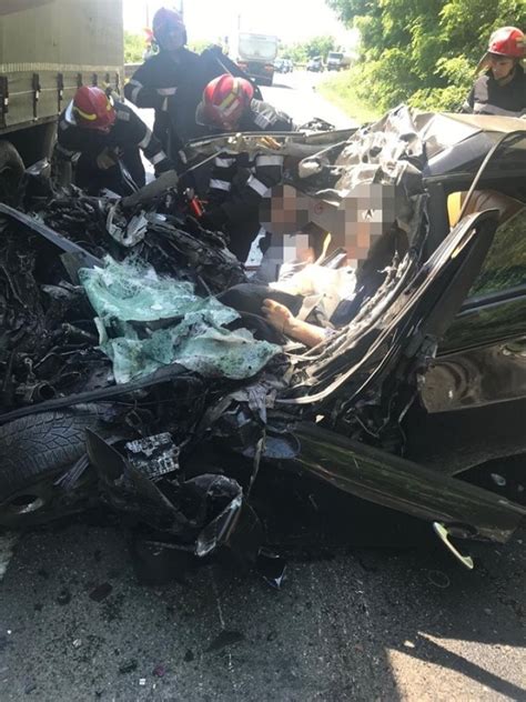 Accident cu un mort și un rănit în urma impactului dintre două tiruri