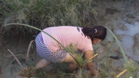 Wow Sexy Girl Fishing At Battambang Province In Cambodia Traditional