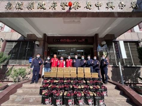 中興警攜手企業 愛心直送弱勢孤老手中