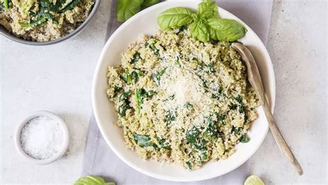 طرز تهیه سالاد کینوا با اسفناج و سس پستو همیارپز