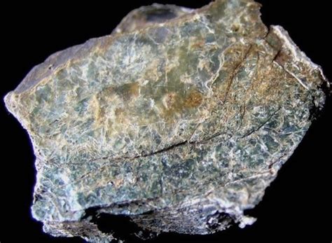 Mica Ore Hand Selection A Detailed Process Tuxingsun Mining Equipment And Mineral Solutions