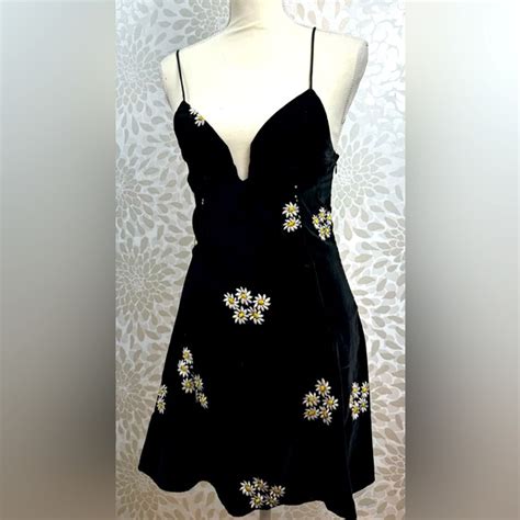 Urban Outfitters Dresses Nwt Uo Urban Outfitters Daisy Flower