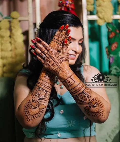 Latest Stylish Mehndi Designs For