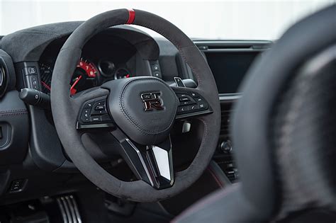 2020 Nissan Gt R Nismo Takes To The Track Shows Lighter Is Better