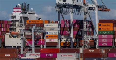 Трамп ги одложи царините за производи од Мексико и Канада