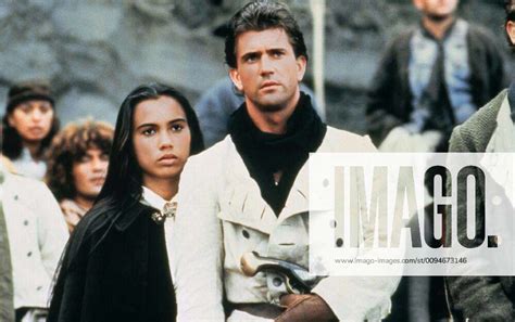 Tevaite Vernette And Mel Gibson Characters Mauatua And Fletcher Christian