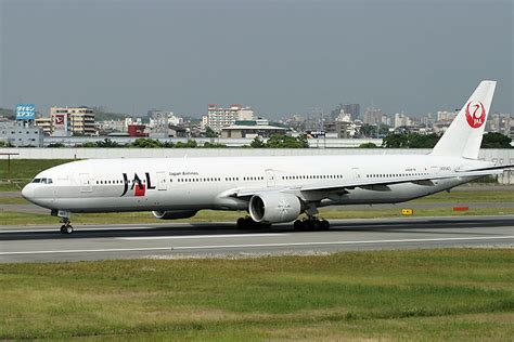 JAL日本航空 B777 300 JA8943