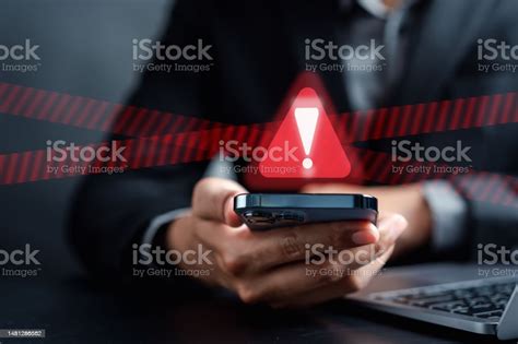 알림 오류 및 유지 관리 개념에 대한 시스템 경고 주의 표시 컴퓨터 네트워크에 대한 사이버 공격 사이버 보안 취약성 데이터 침해