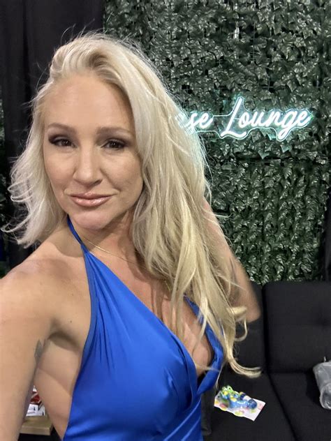 Alexis Malone On Twitter Cum Meet Me At Chase Lounge💙💋