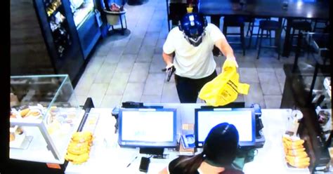 Dramatic Video Shows Starbucks Customer Fighting Off Armed Robber Cbs