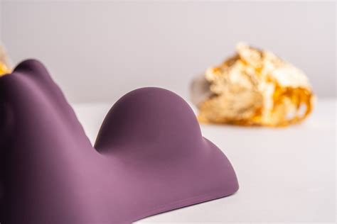 Rocks Off Ruby Glow Hands Free Sit On And Grind Vibrator