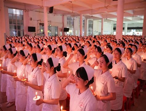 高职院、附设中医学校举办2024年“512”护士文化节授帽仪式校园新闻广西中医药大学 附设中医学校广西中医学校