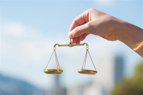 「均衡」の意味と使い方とは？類語「拮抗」との違いや対義語も解説 Trans Biz