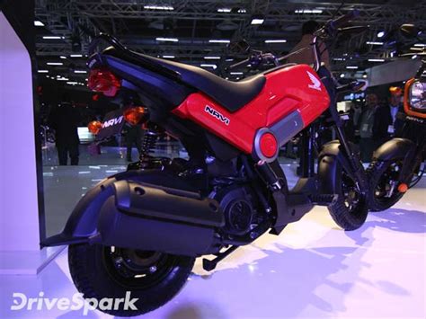 Honda Two Wheelers Sell 325 Lakh Units In November 2016 Drivespark News