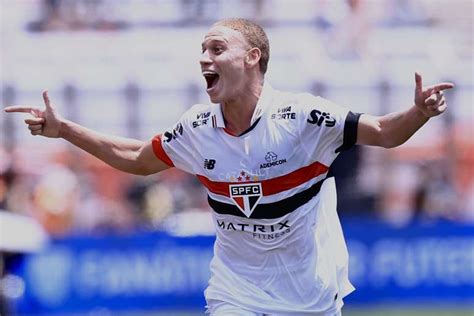 São Paulo vira bate o Corinthians e conquista o título da Copinha no