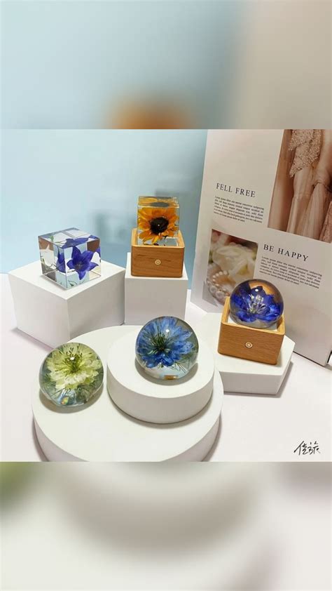 Flowers In Resin Presentation Resin Crafts Resin Flowers Flowers