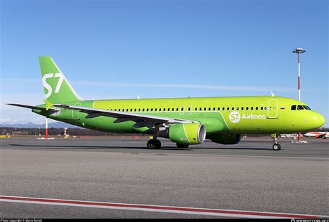 VQ BES S7 Siberia Airlines Airbus A320 214 Photo By Mario Ferioli