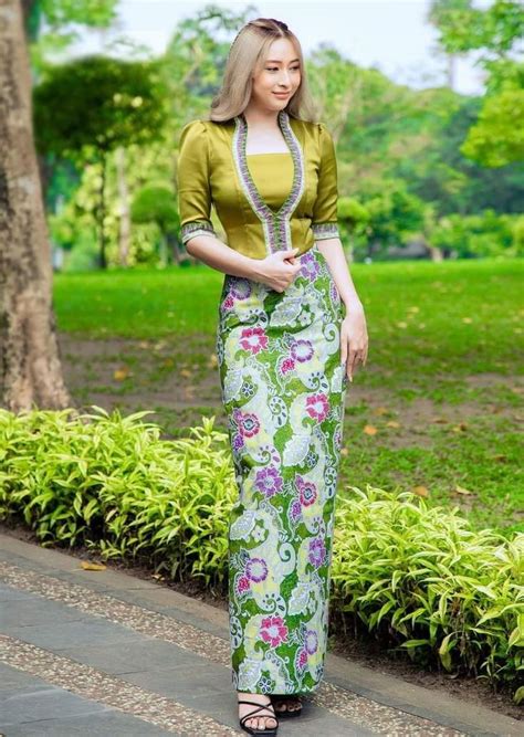 Pin By Kevin On Saree Feet Saree Beauty Costumes