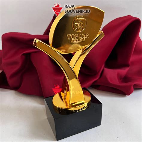 Trophy Resin Emas Top Csr Awards Rajasouvenir