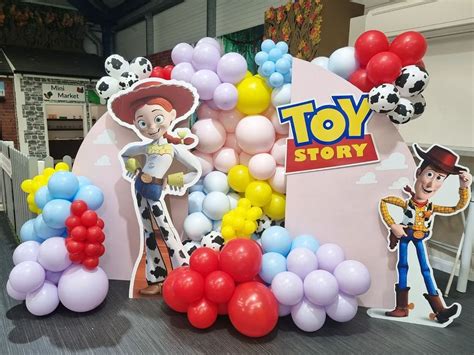 Pin By Patsy Montesino On Balloons Decor Balloon Decorations Bday