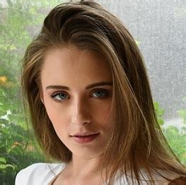 NightMoves Online Girl Of The Week Kyler Quinn