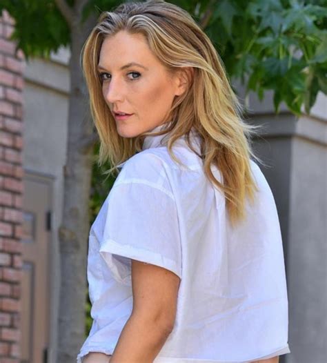 Mona Wales Actress Wiki Age Ethnicity Net Worth Boyfriend Family Photos Videos And More