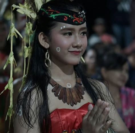 Dayak Dayak Of Central Kalimantan Putri Kebudayaan Suku