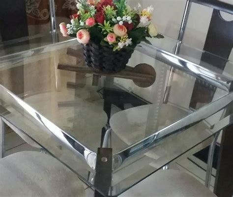 Mesa De Madeira Com Banco E Cadeiras Vermelhas Novinha 🥇 【 Ofertas