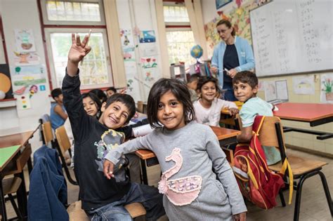 Еден ден со децата од улица во Дневниот центар во Шутка Voices