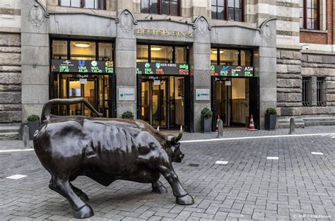 Ing En Abn Amro Flink Lager In Roodgekleurde Aex