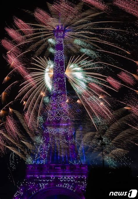 佛 바스티유의 날 불꽃놀이도 예술 작품 처럼