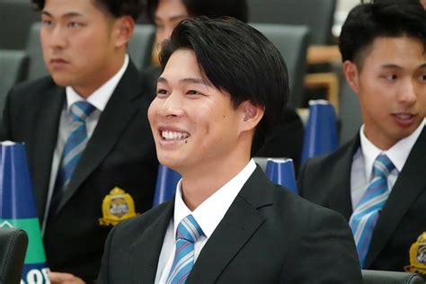 楽天ドラ6が直立＆恐縮のリアクション 偶然生まれた新井監督のやり取りが話題「一生の思い出」 The Answer