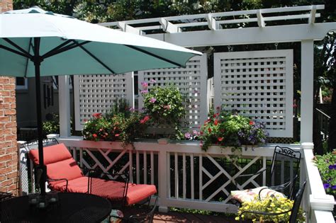 15 Stylish And Functional Deck Privacy Screen Ideas
